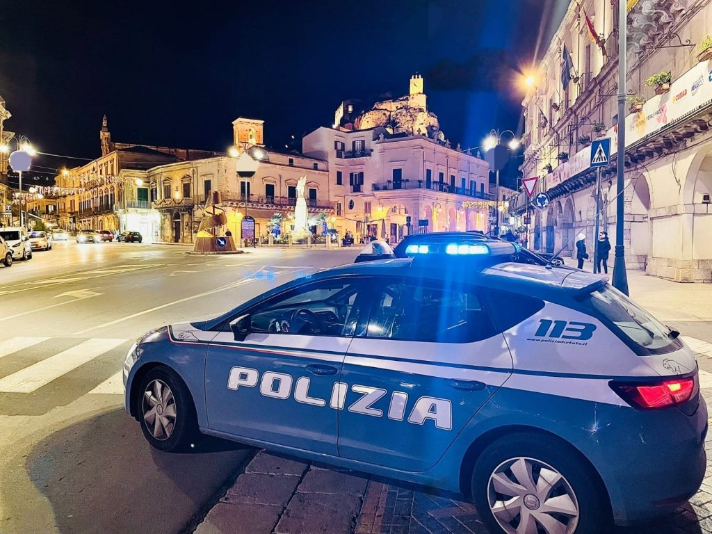 Modica, follia al pronto soccorso: 29enne aggredisce una guardia ...