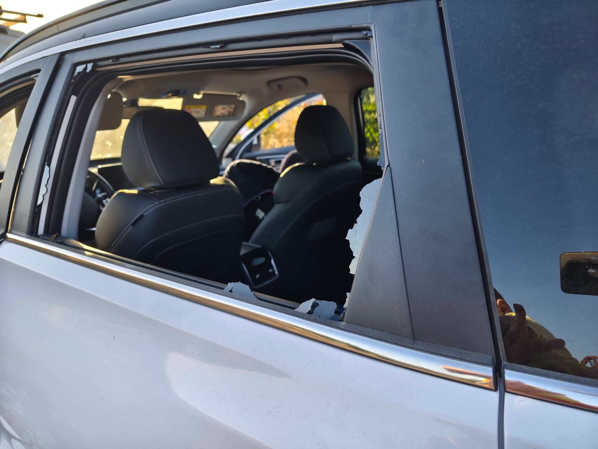 Ispica, in auto a Cirica. Sottratti portafogli, zaino e attrezzature ...